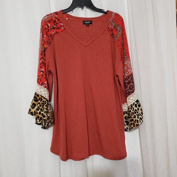 Gigio | Tops | Gigio Pullover Top Vneck Long Bell Sleeves Multipattern ...